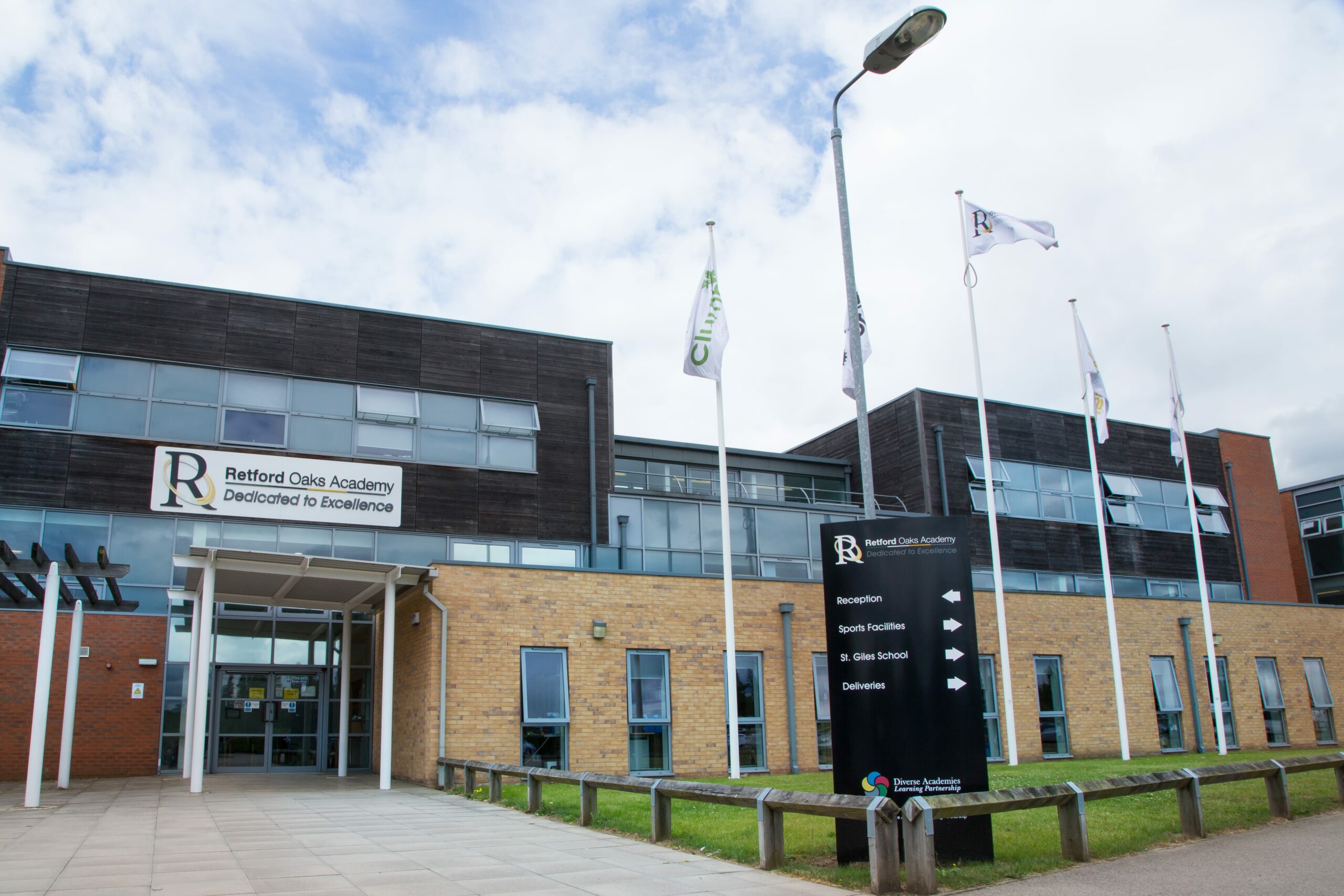 Opening time for GCSE results day - Retford Oaks Academy